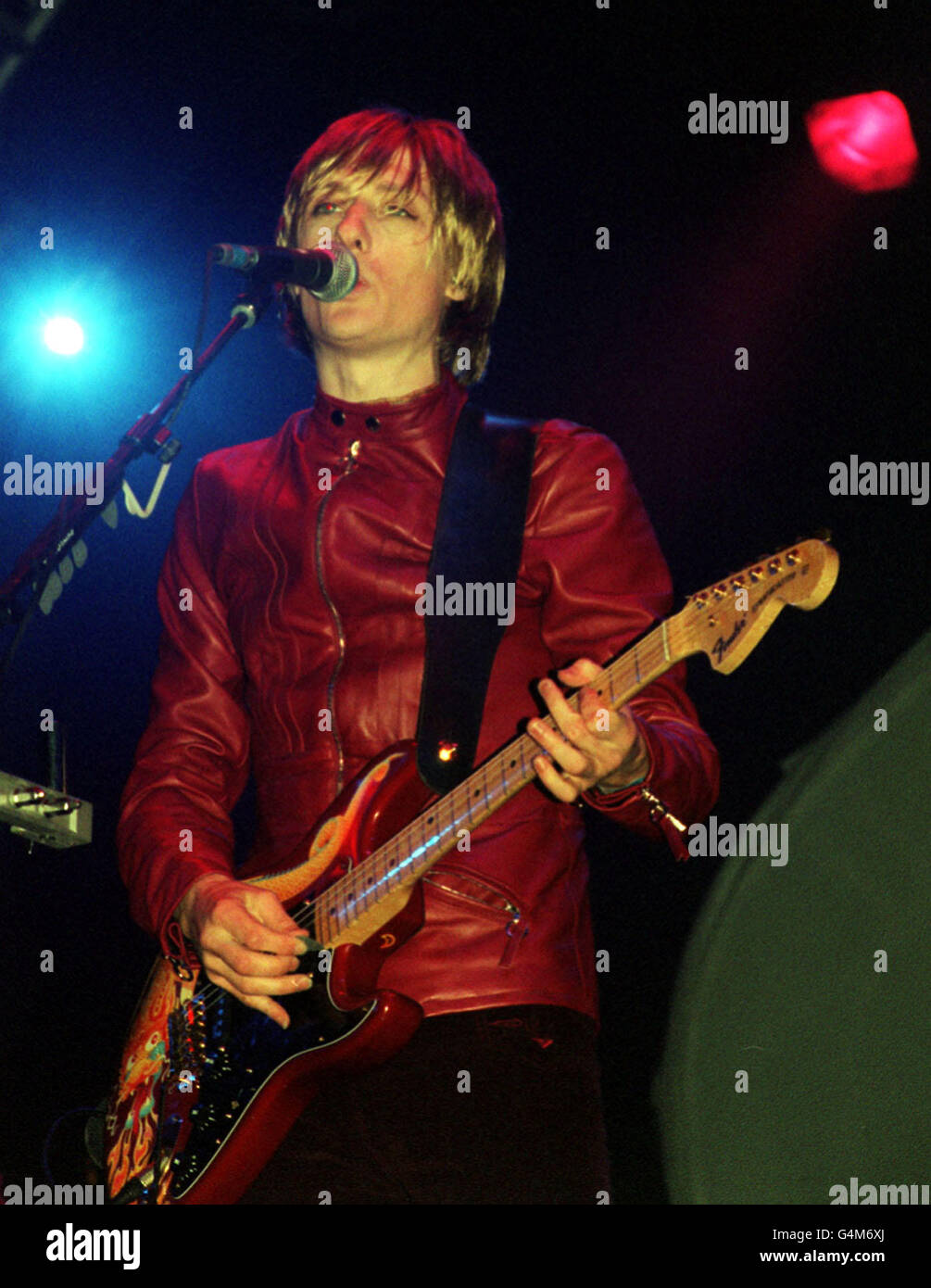 Lead singer kula shaker hi-res stock photography and images - Alamy