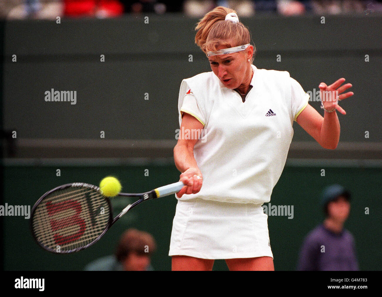 Steffi graf wimbledon 1999 hi-res stock photography and images - Alamy