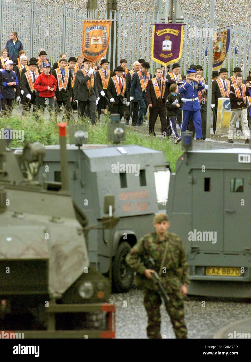 Belfast drumcree parade 2 hi-res stock photography and images - Alamy