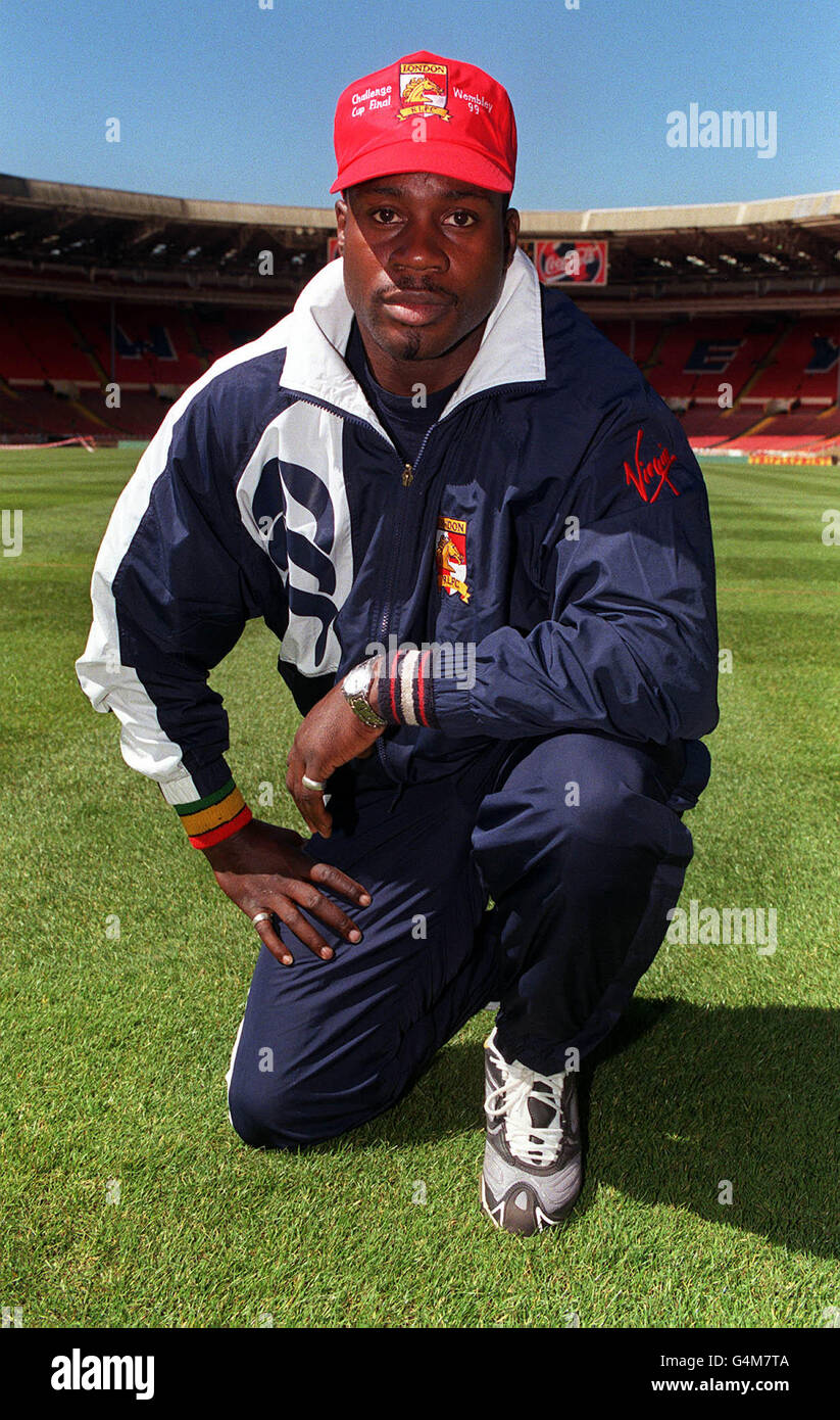 London broncos rugby league player martin offiah hi-res stock ...