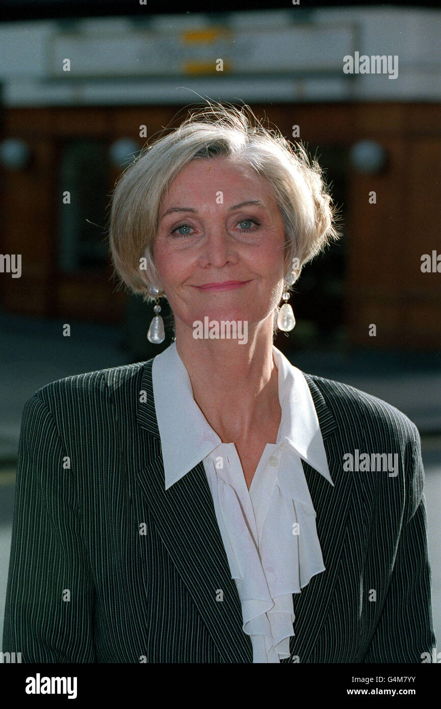 Sheila hancock actress hi-res stock photography and images - Alamy