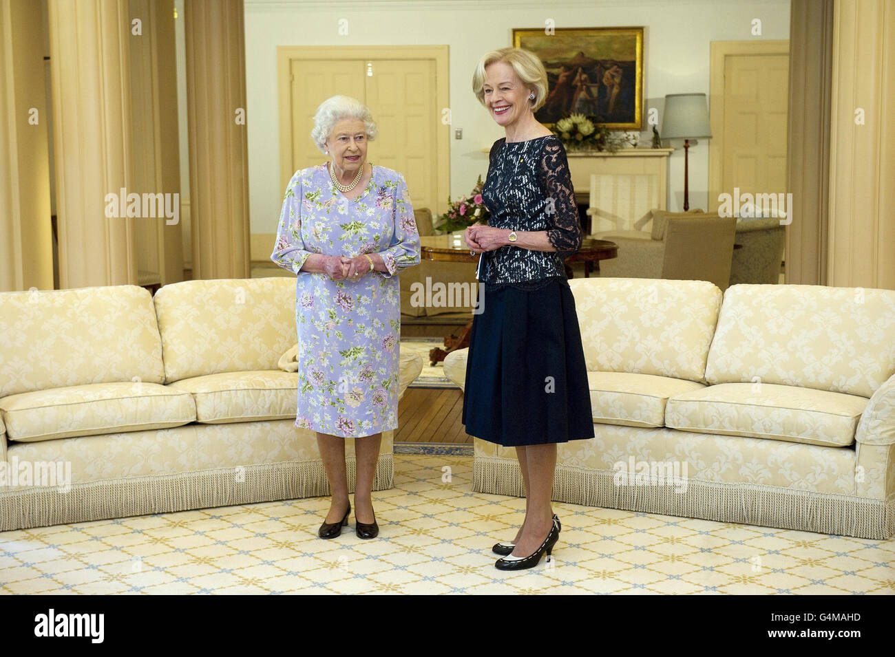 Queen elizabeth ii grants audience ms quentin bryce hi-res stock ...