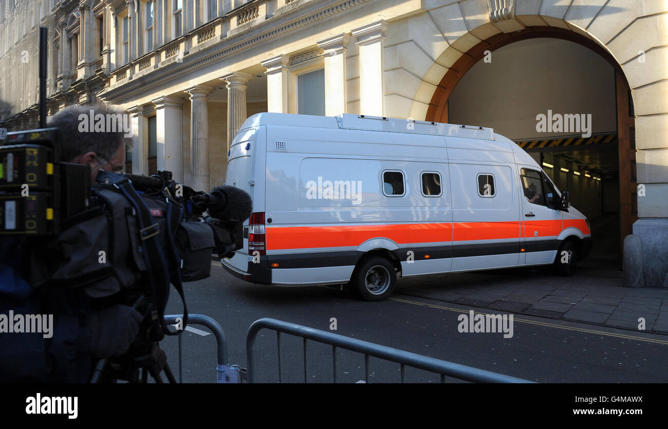 The van believed to be carrying Vincent Tabak arrives at Bristol Crown ...