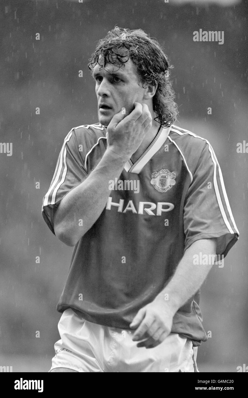 Soccer football mark hughes Black and White Stock Photos & Images - Alamy