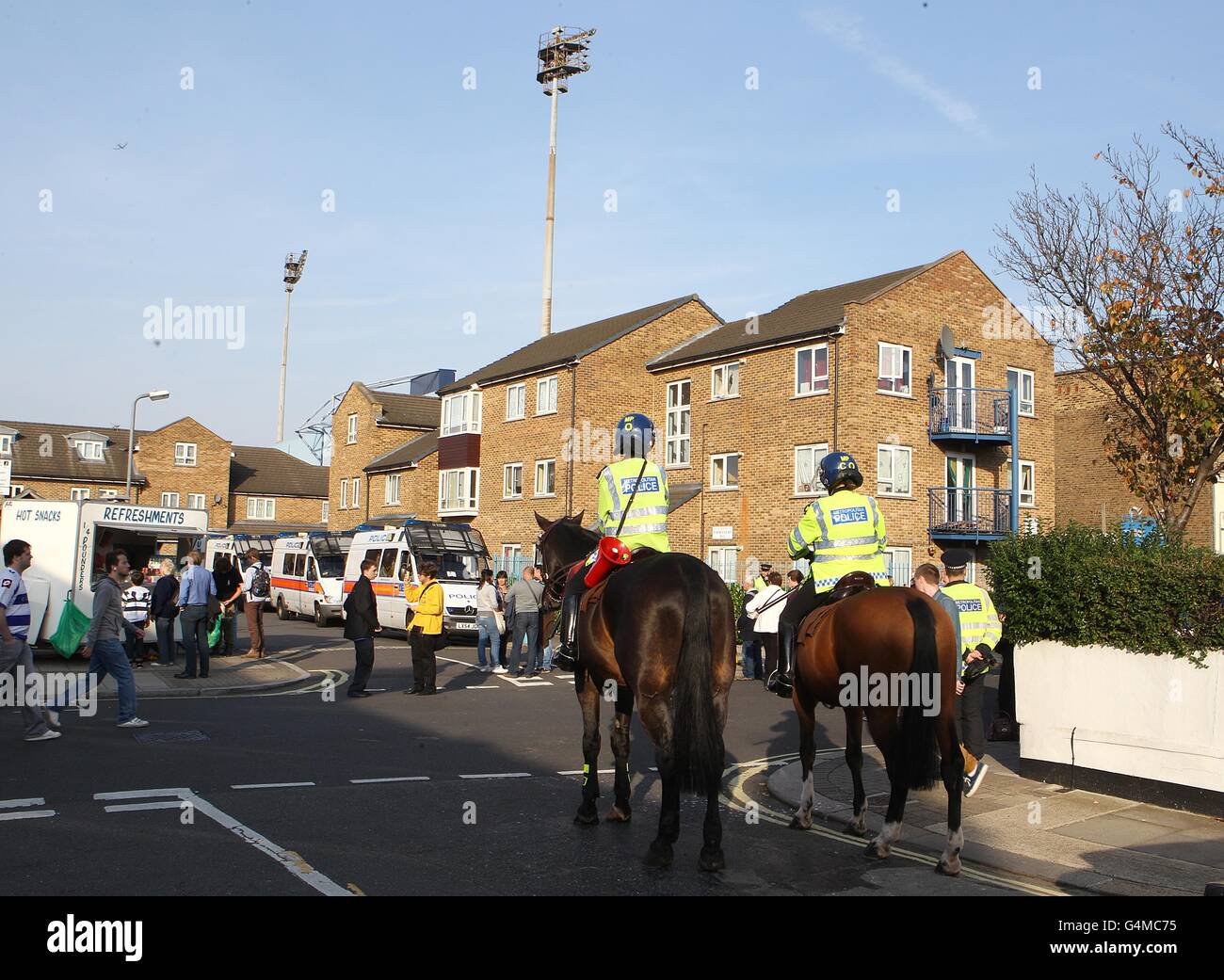 Police and fans outside loftus road hi-res stock photography and images ...