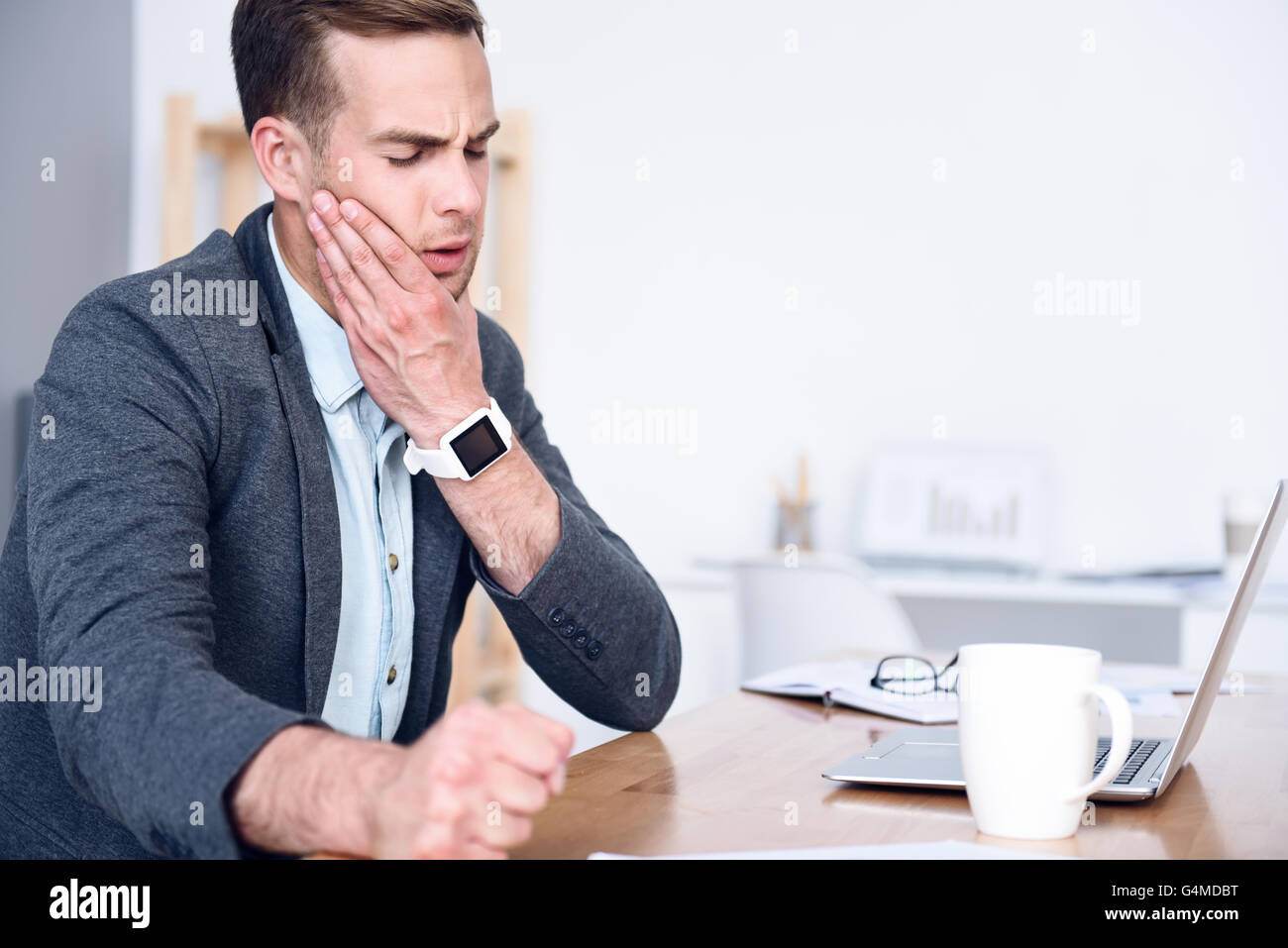 Jaw pain hi-res stock photography and images - Alamy