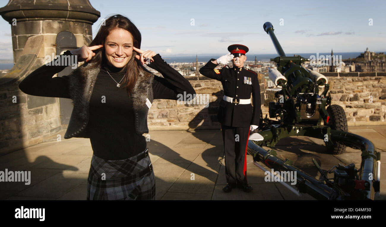 Gunner edinburgh castle hi-res stock photography and images - Alamy
