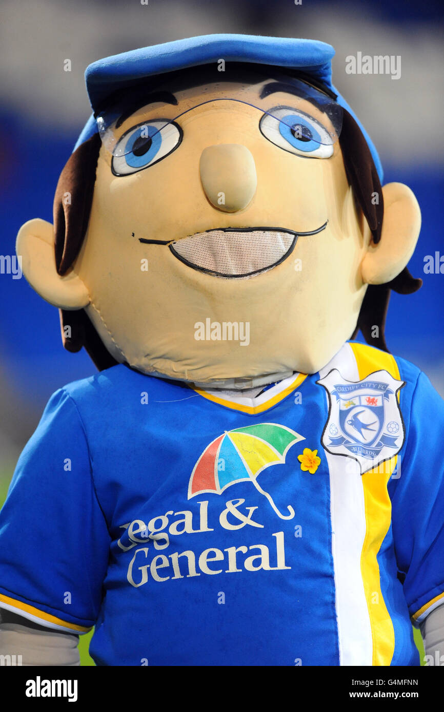 Cardiff city mascot bartley blue hi-res stock photography and images ...