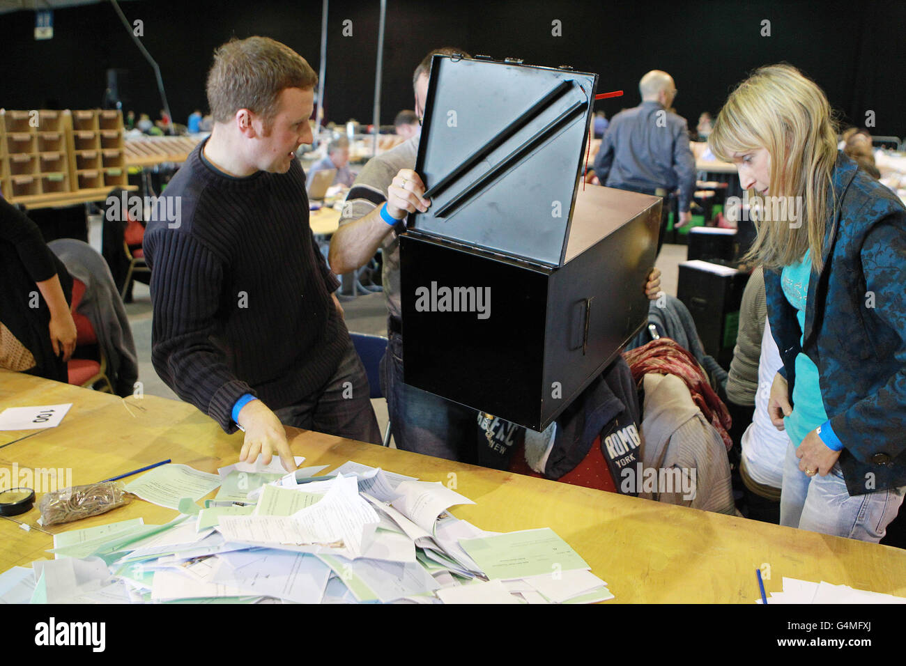 Irish presidential election ballot hi-res stock photography and images ...