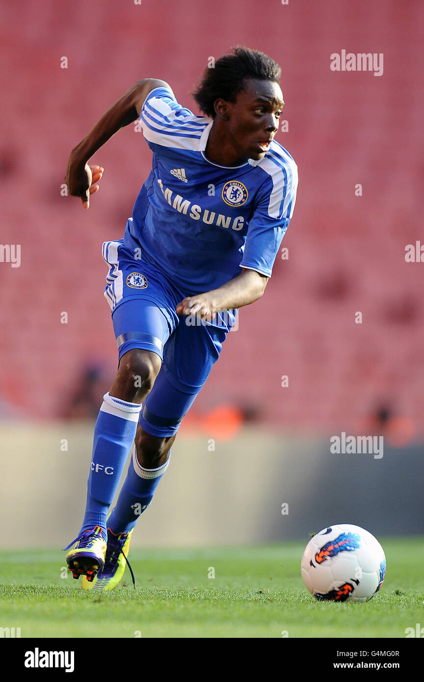 Arsenal under 18 hi-res stock photography and images - Alamy