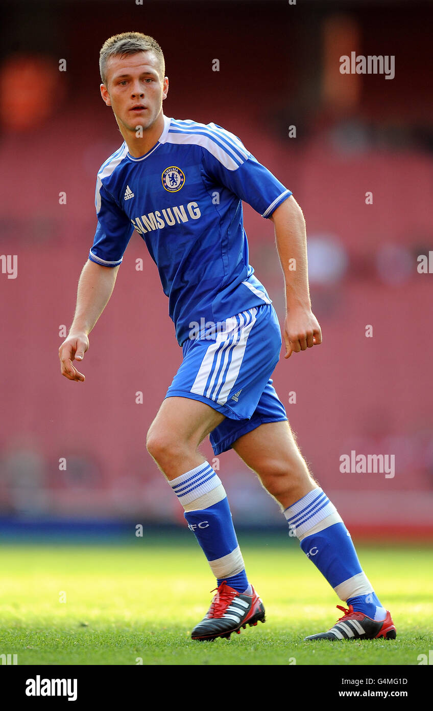 Arsenal under 18 hi-res stock photography and images - Alamy