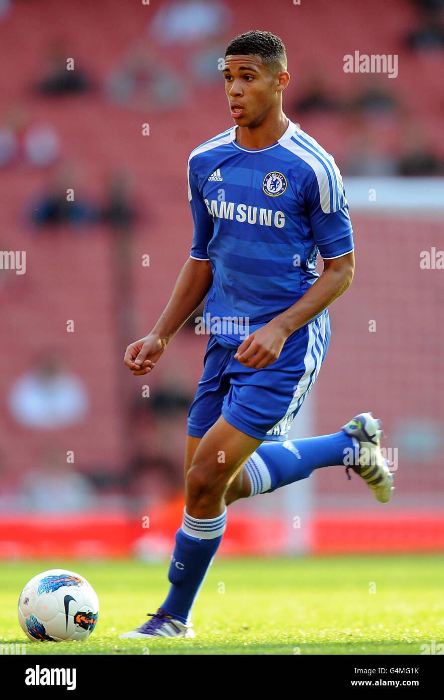 Arsenal under 18 hi-res stock photography and images - Alamy