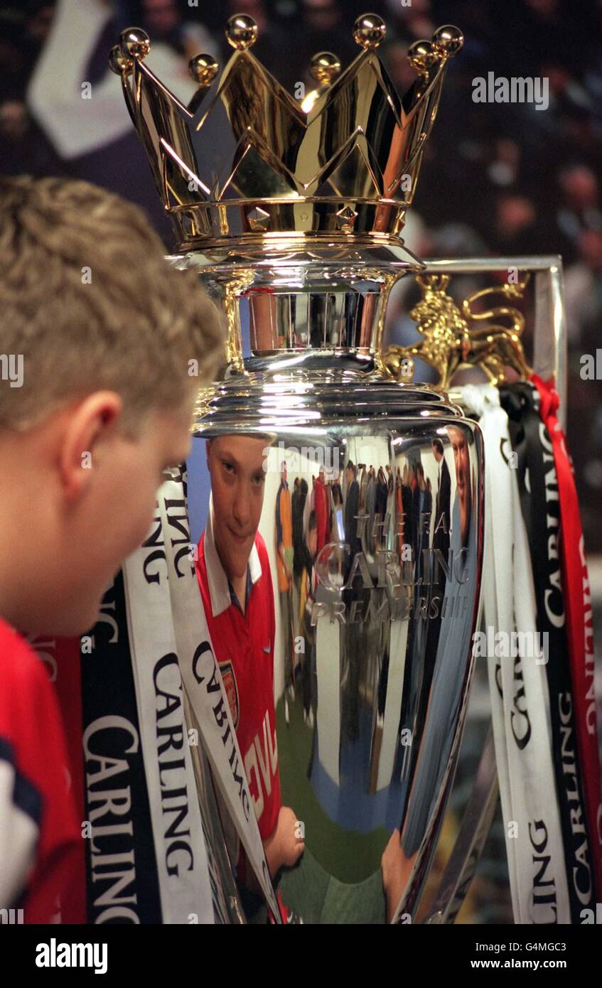 Fa football hall of fame trophy hi-res stock photography and images - Alamy