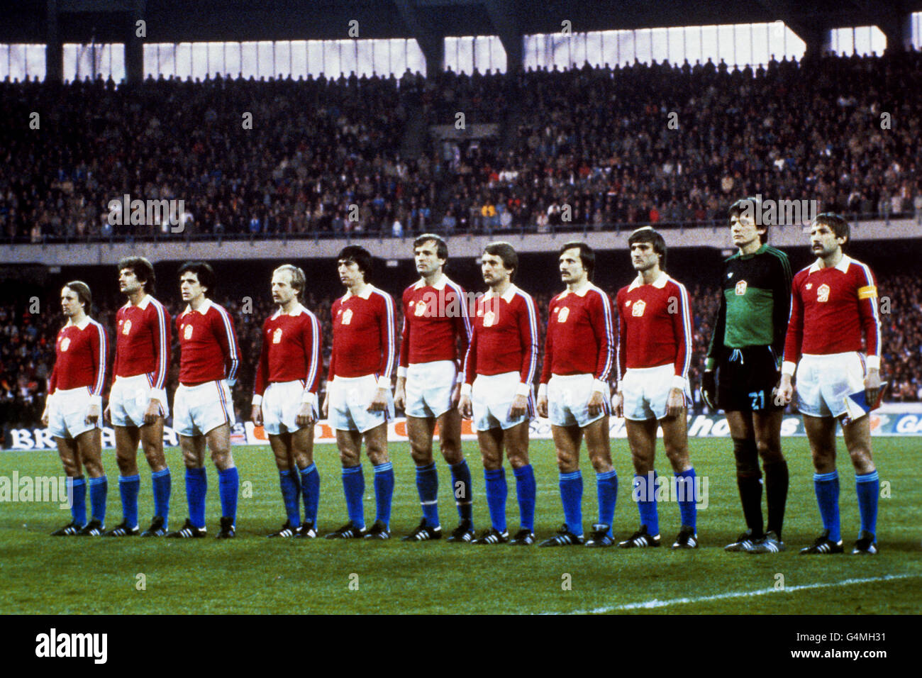 Czechoslovakia national team line up hi-res stock photography and ...