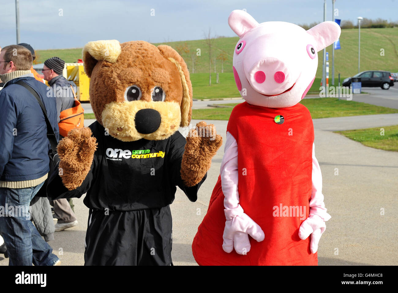 Football mascot dog hi-res stock photography and images - Alamy