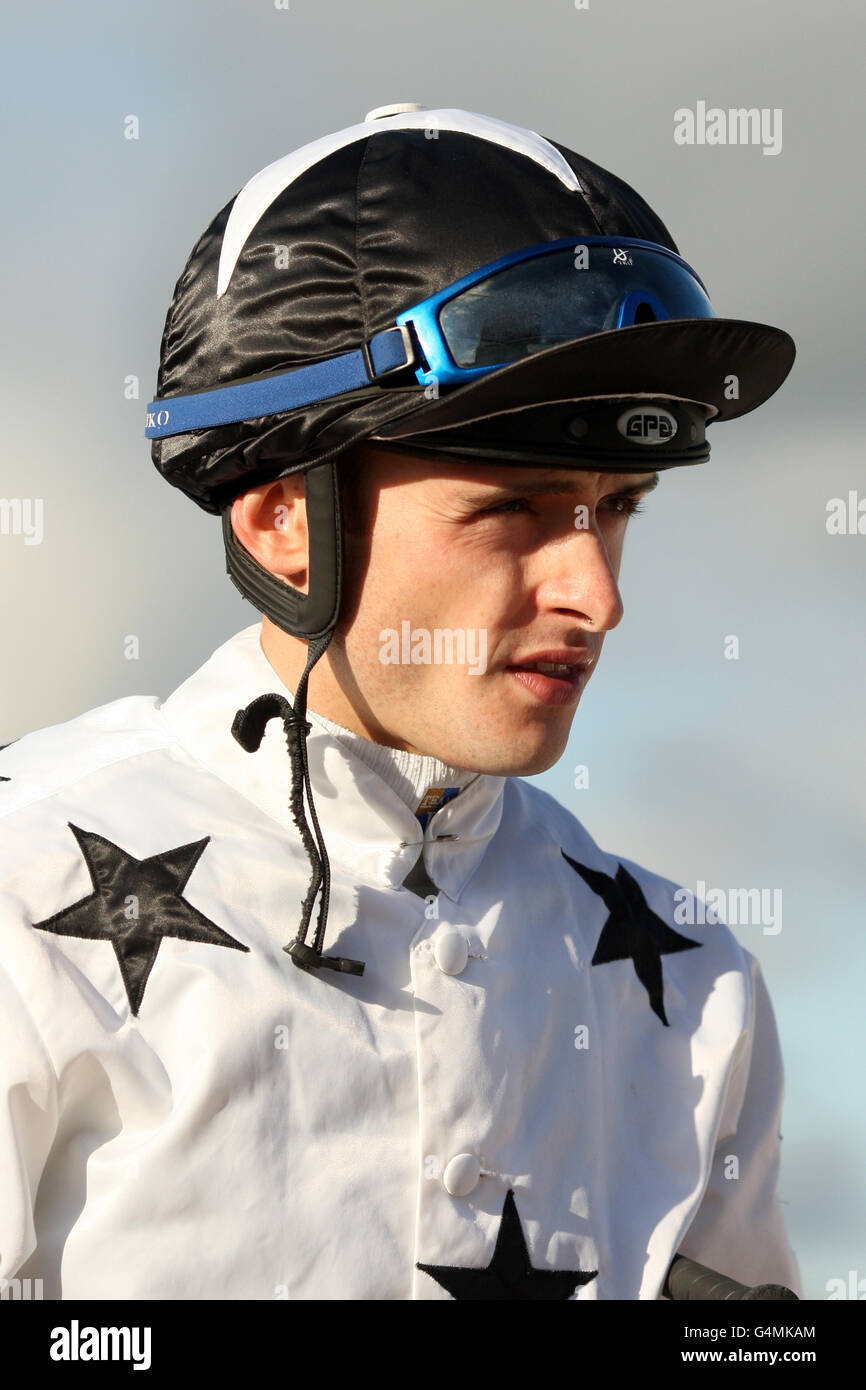 Horse Racing, Lingfield Park. Mark Coumbe, jockey Stock Photo - Alamy