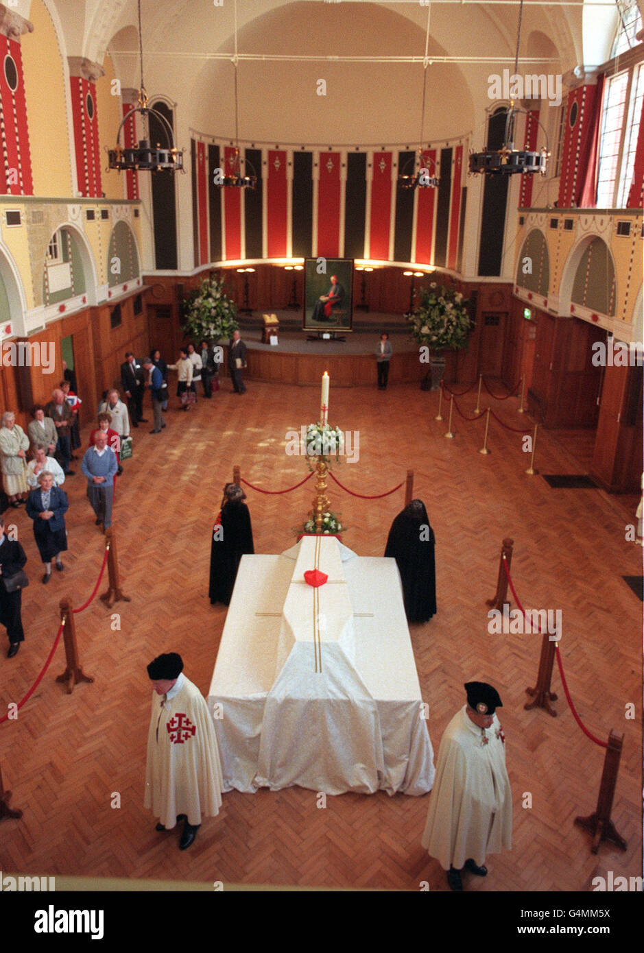 Mourners queue to pay their final respects to Cardinal Basil Hume, at ...