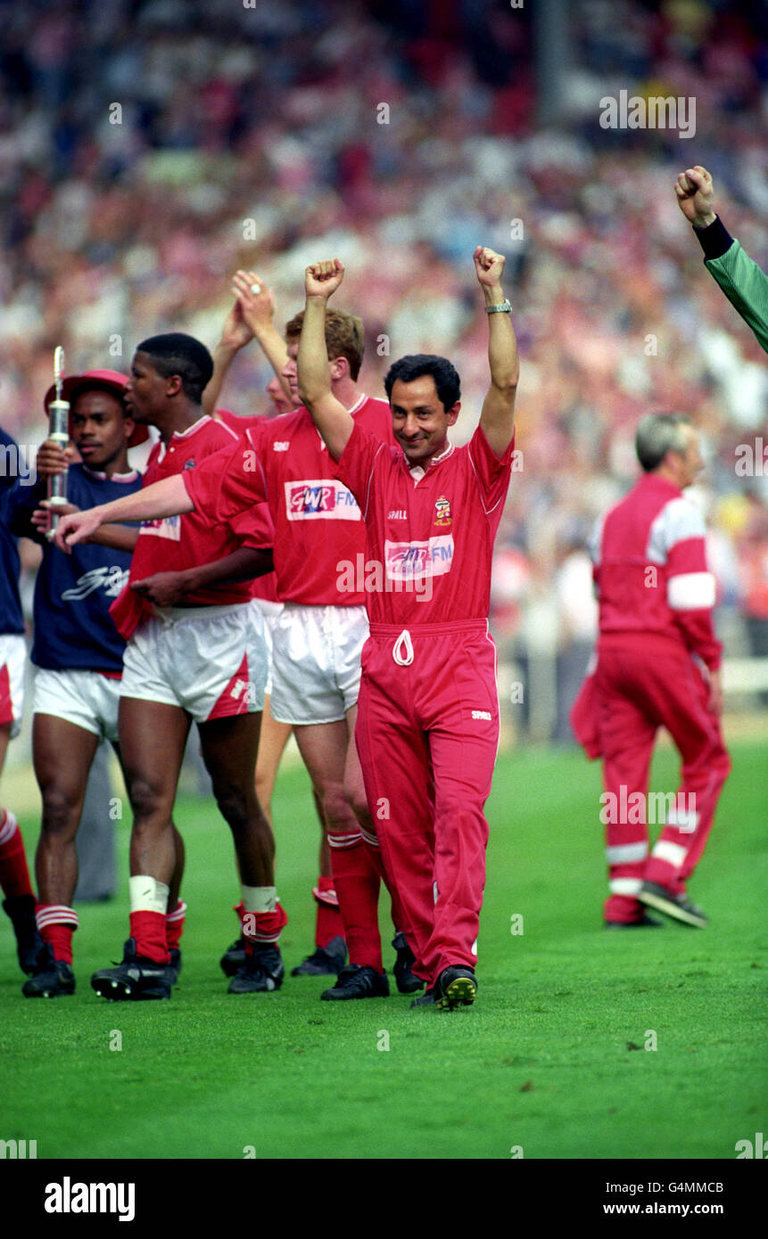 Ossie ardiles swindon town hi-res stock photography and images - Alamy