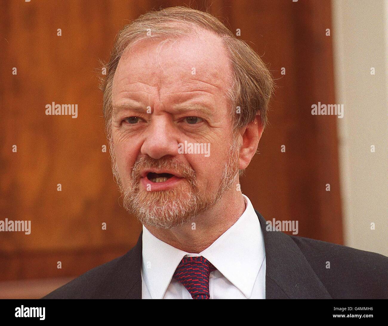 Robin cook kosovo speech hi-res stock photography and images - Alamy