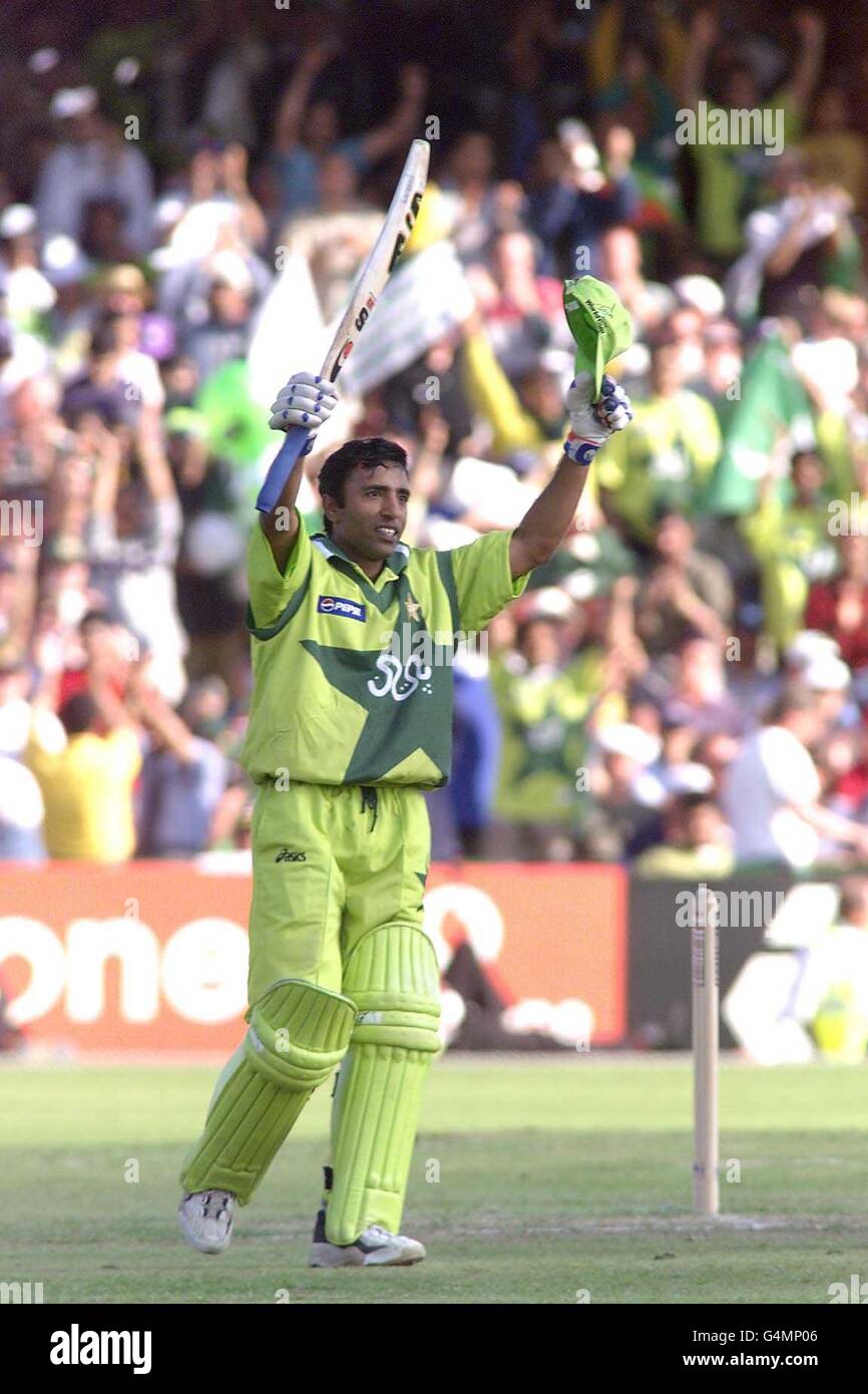 Saeed anwar celebrates century pakistan against new zealand hi-res ...