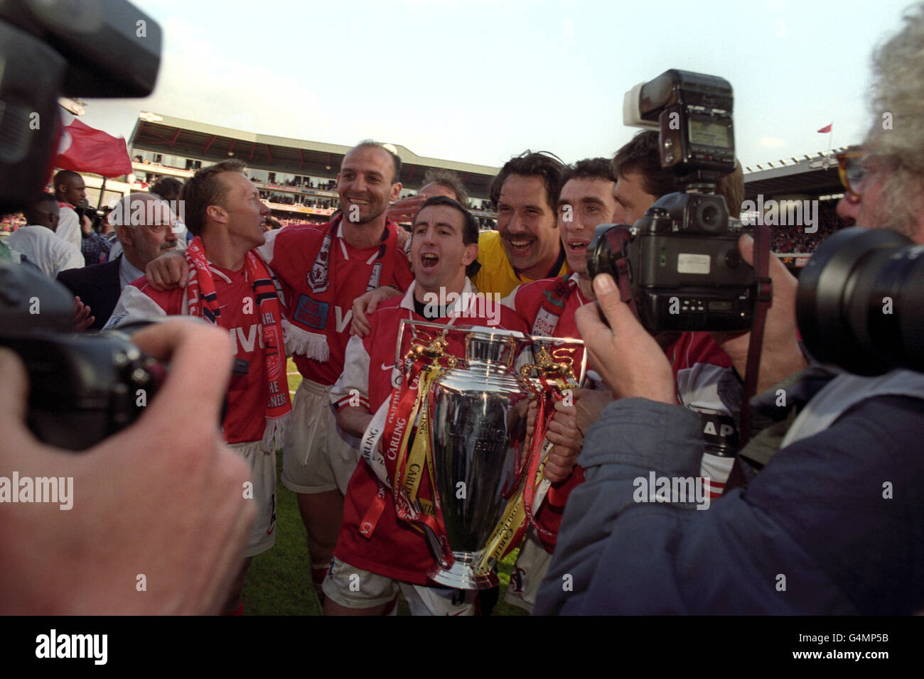 Steve bould martin keown hi-res stock photography and images - Alamy
