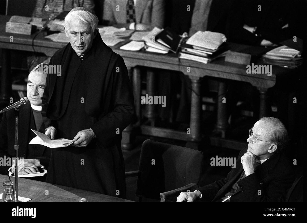 Right cardinal Black and White Stock Photos & Images - Alamy