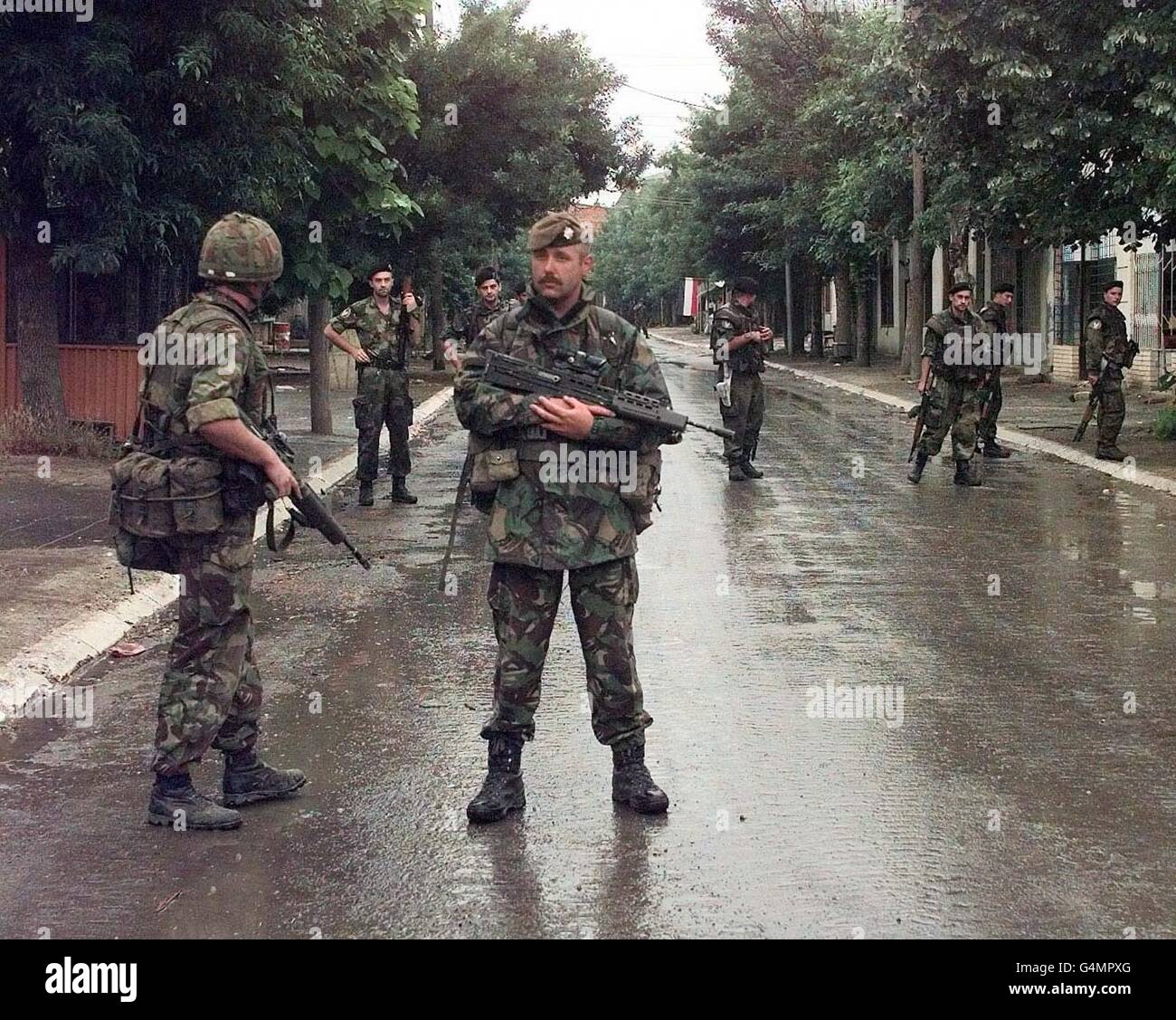 Kosovo/Serbs block road-stand off Stock Photo - Alamy Kosovo/Serbs block road-stand off Stock Photo - Alamy