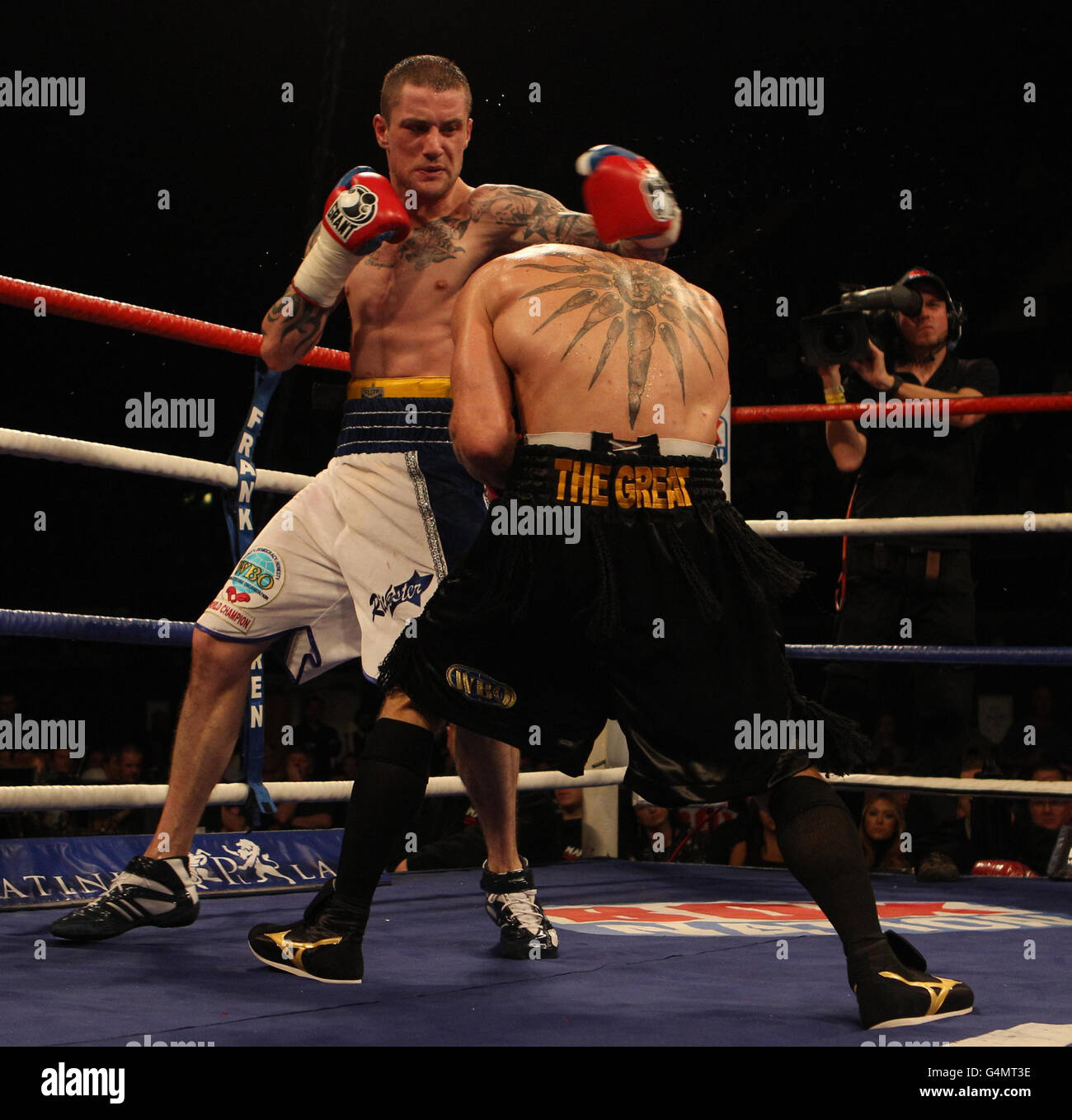 Boxing burns full length mangrr hi-res stock photography and images - Alamy