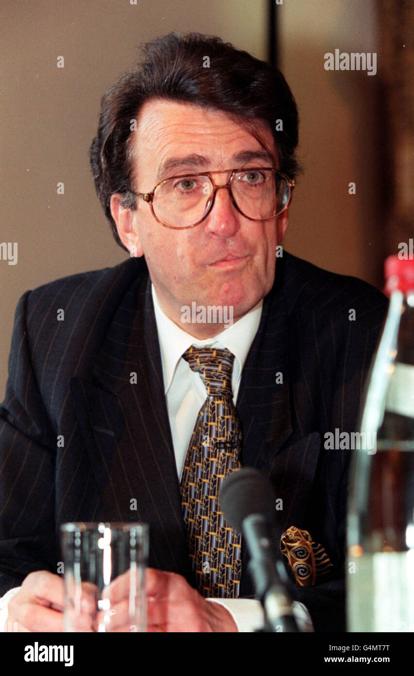 Mike ross portrait hi-res stock photography and images - Alamy