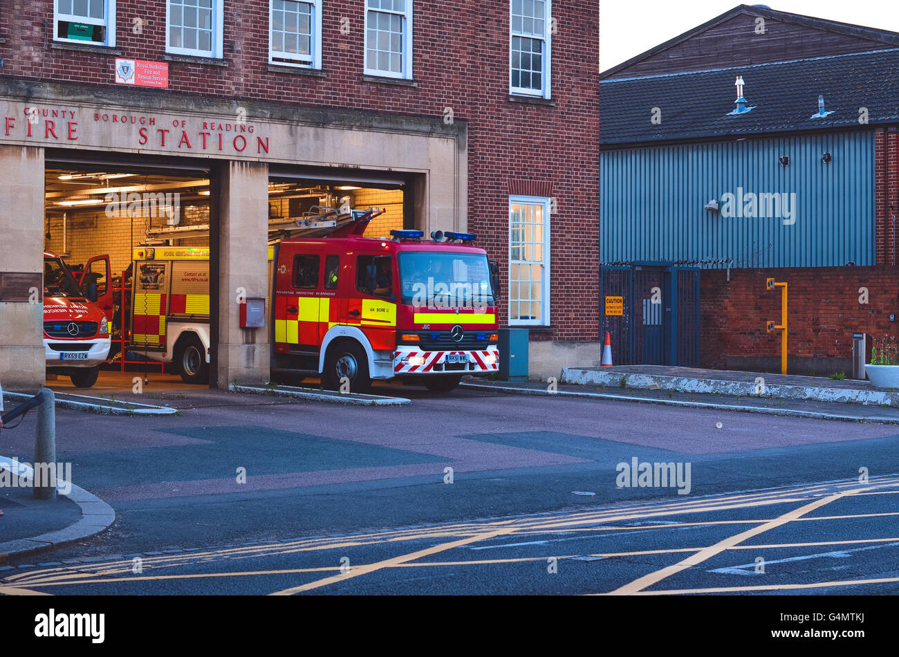 London fire station with fire engine hi-res stock photography and ...