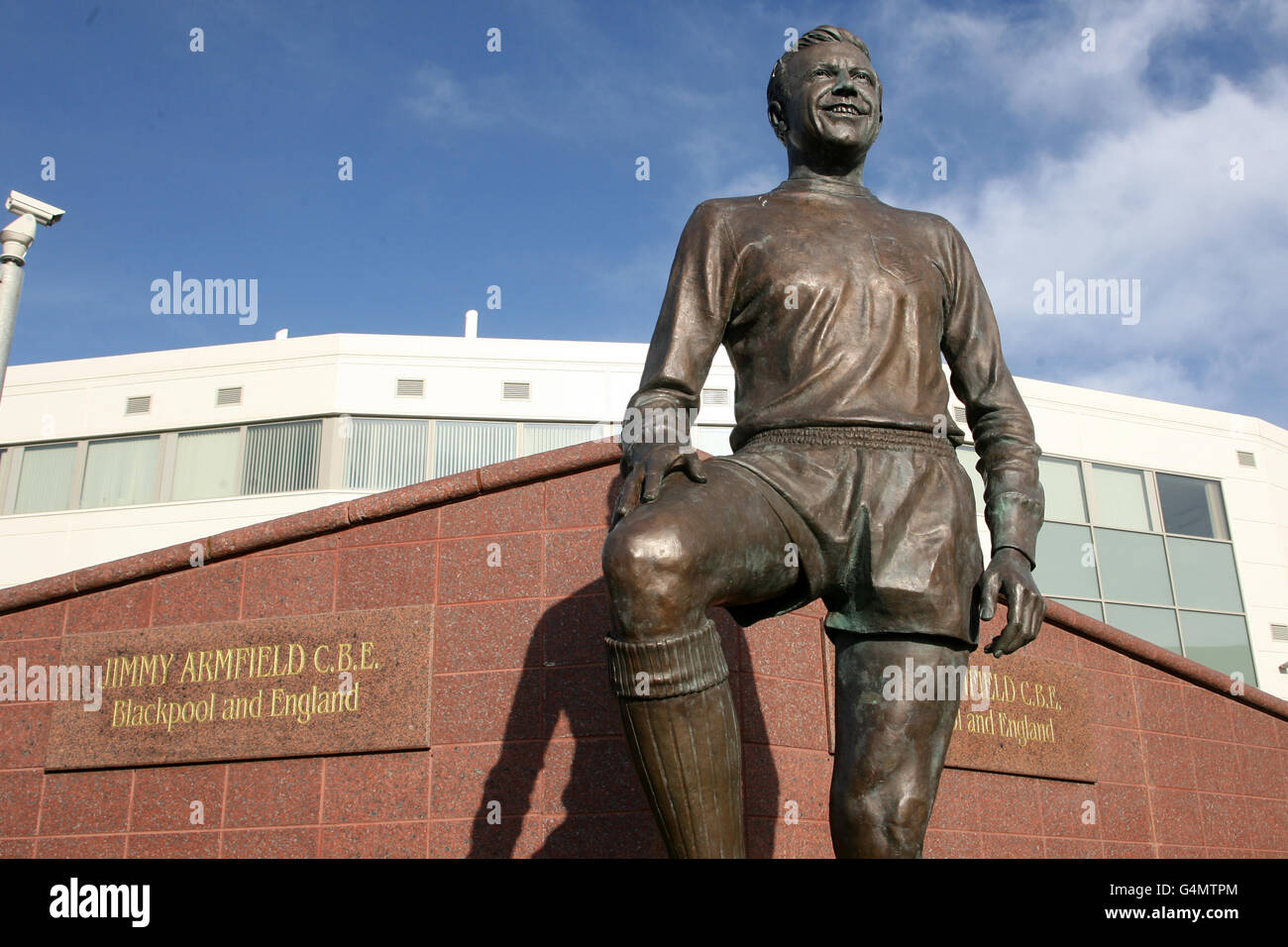 Football soccer jimmy armfield statue general view gv hi-res stock ...