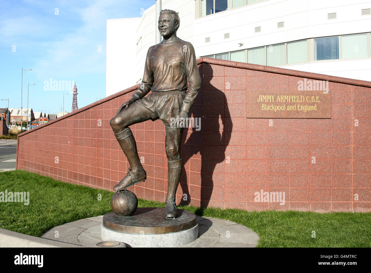 Jimmy armfield statue hi-res stock photography and images - Alamy