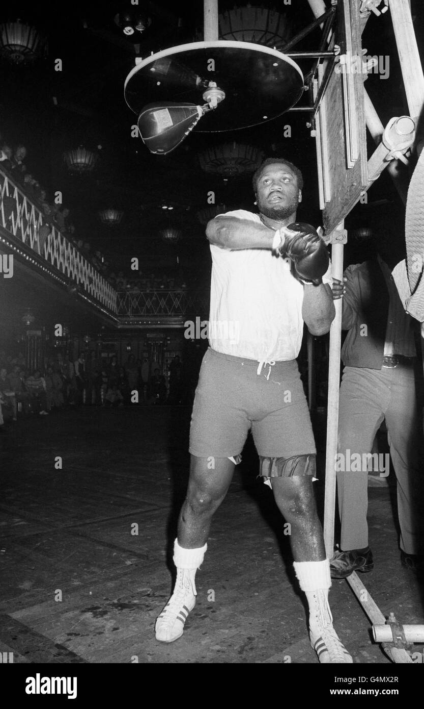 Former World Heavyweight Champion Joe Frazier training at the Empire ...