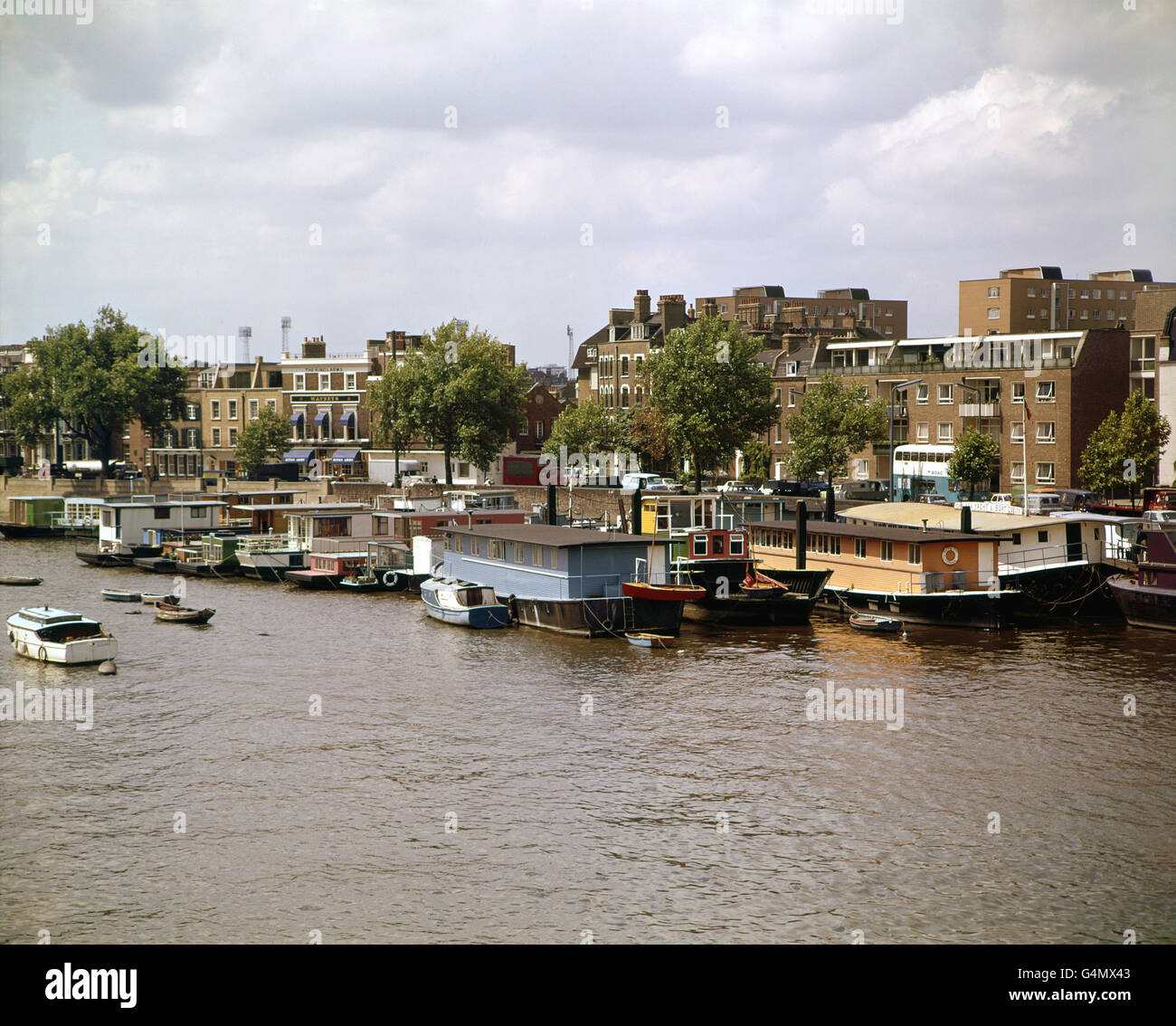 Floating houses and small boats moored alongside Cheyne Walk in the ...