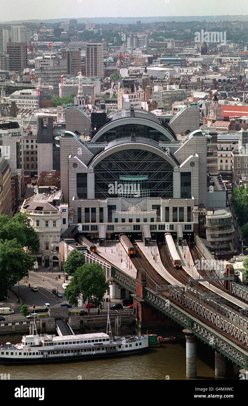 Buildings and Landmarks - Charing Cross Station Stock Photo - Alamy