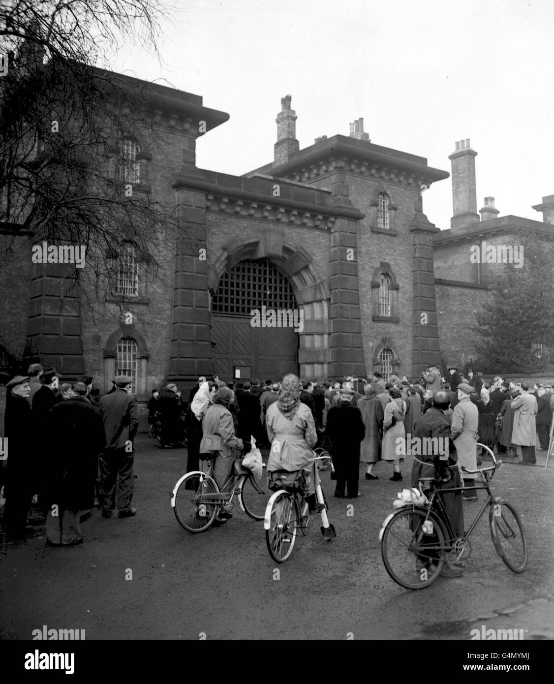 Crowds gather outside Wandsworth Prison as Derek William Bentley is ...