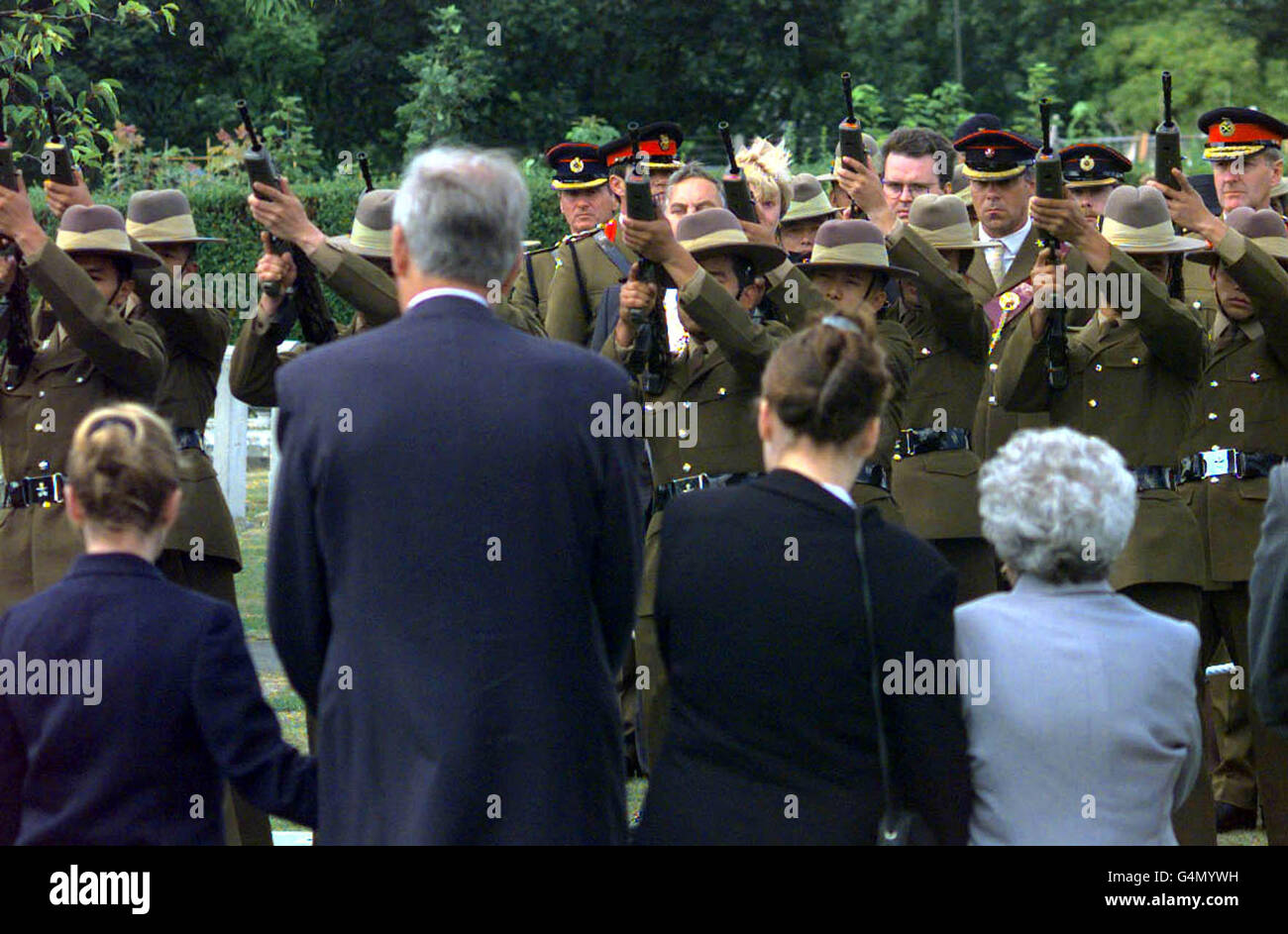 Gurkha funeral/Volley salute Stock Photo - Alamy