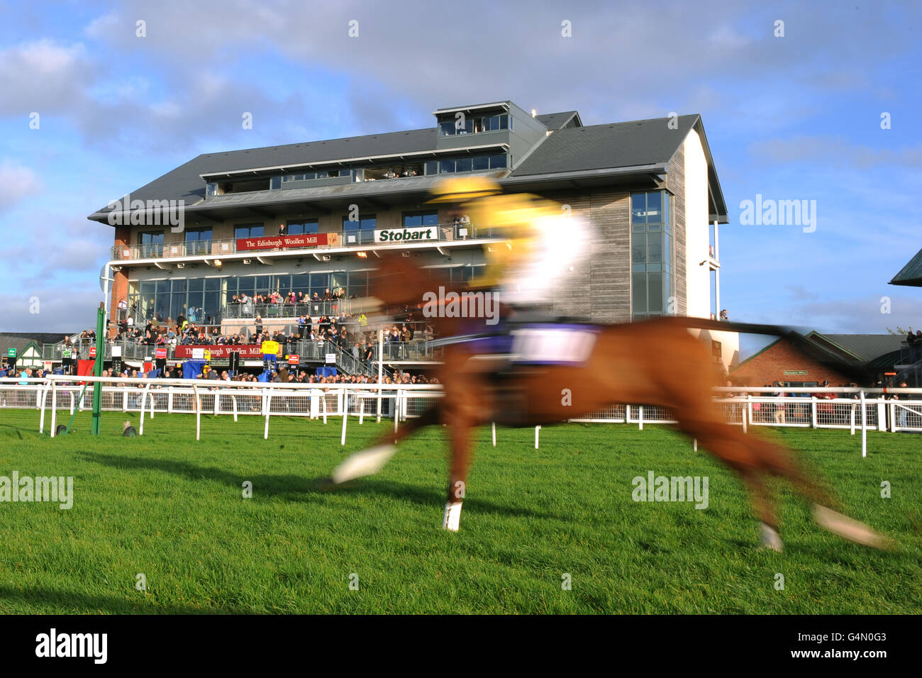 Horseracing races motion blurr hi-res stock photography and images - Alamy