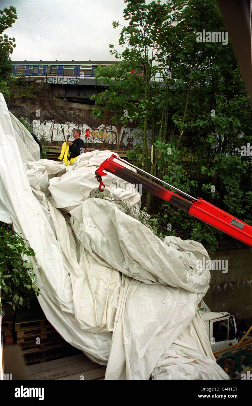 Escaping Balloon Stock Photos & Escaping Balloon Stock Images - Alamy