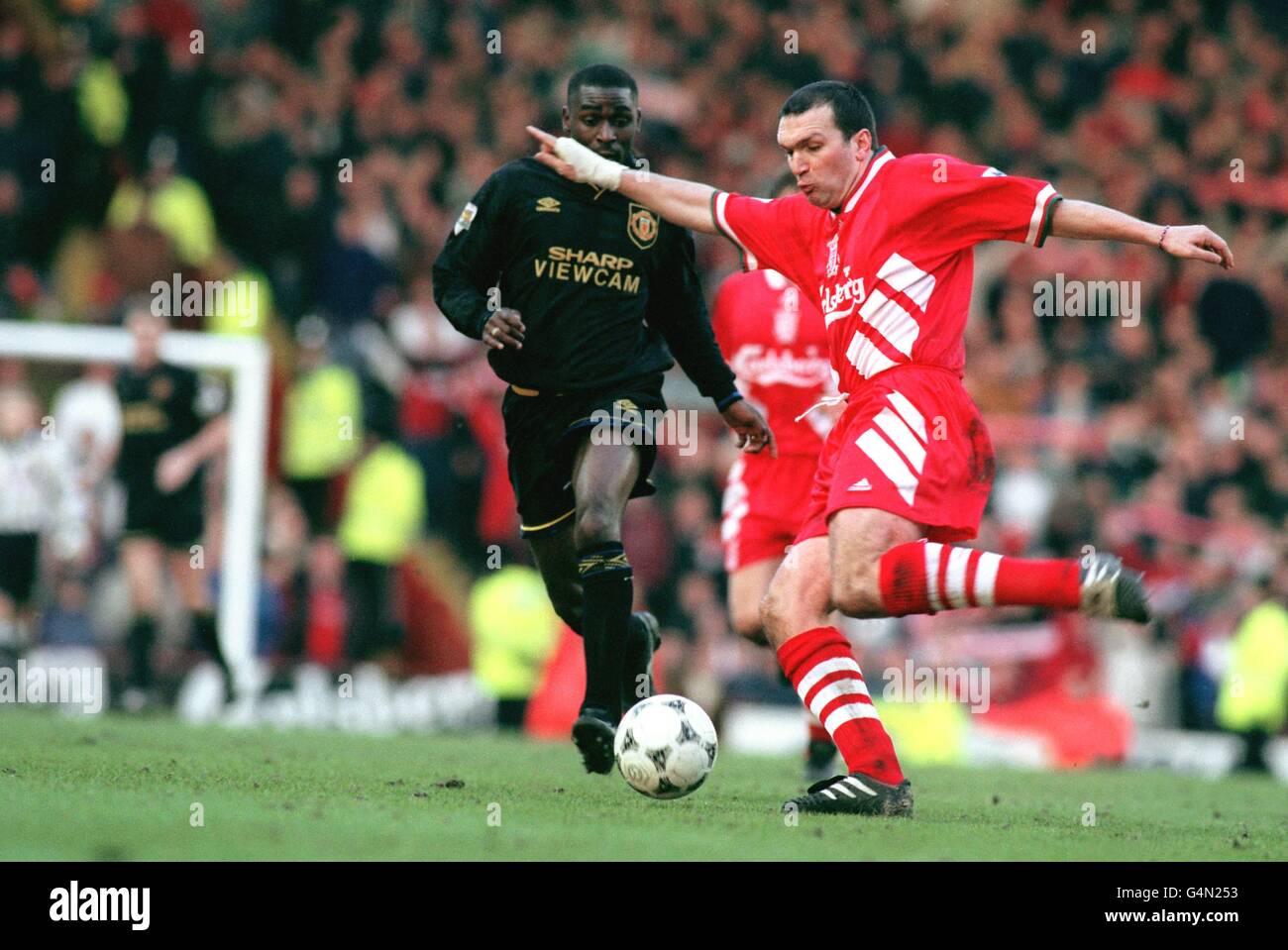 NEIL RUDDOCK, LIVERPOOL, CLEARS FROM ANDY COLE, MANCHESTER UNITED ...