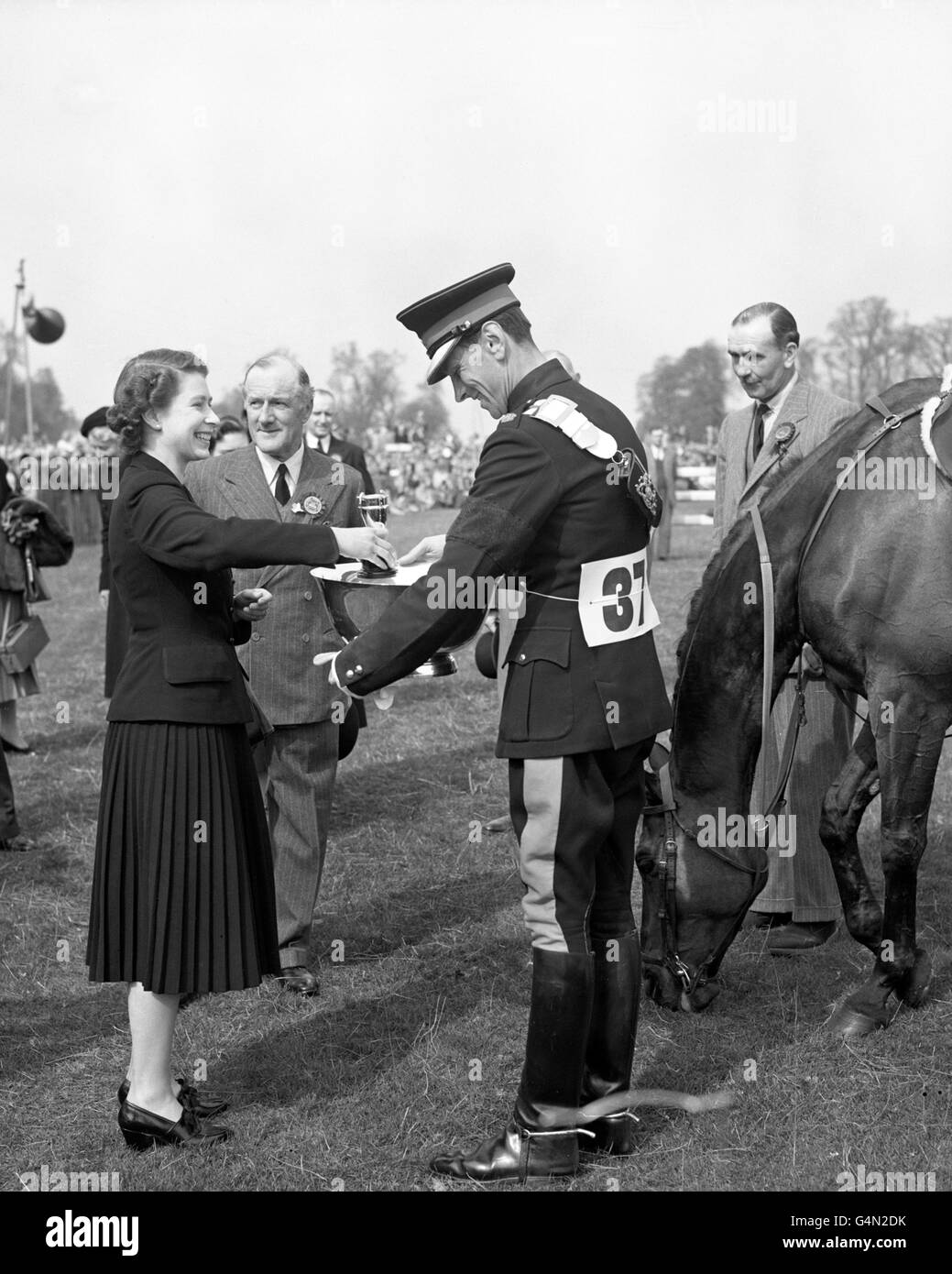 Queen Elizabeth II presents the Butler Challenge Bowl to Major Lawrence ...