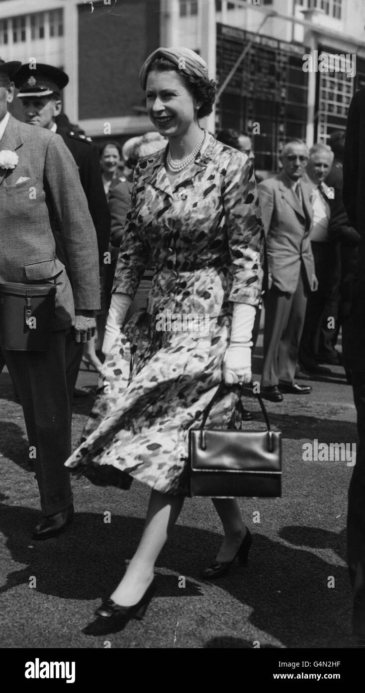 Horse Racing - Hurst Park Racecourse Stock Photo - Alamy