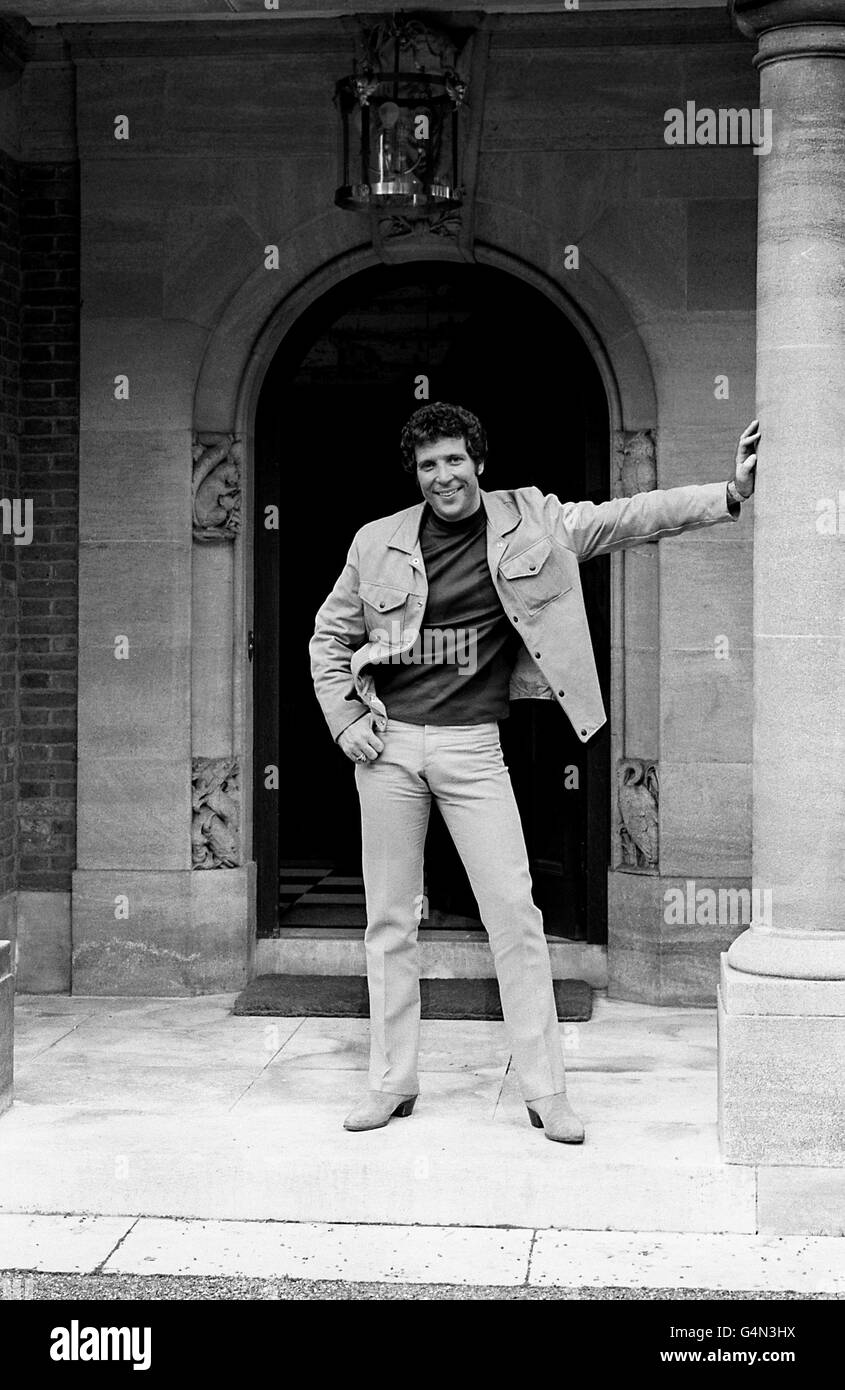 Tom jones singer in Black and White Stock Photos & Images - Alamy