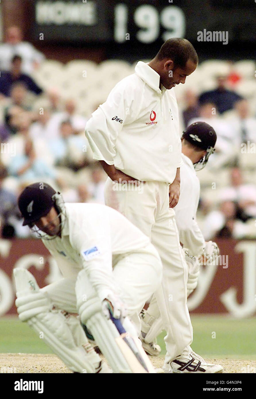 England bowler Dean Headley looks downcast as New Zealand's Nathan ...