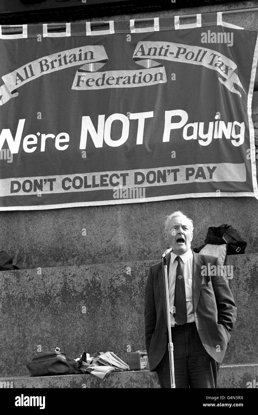 Labour mp tony benn addresses massive crowd in trafalgar square hi-res ...