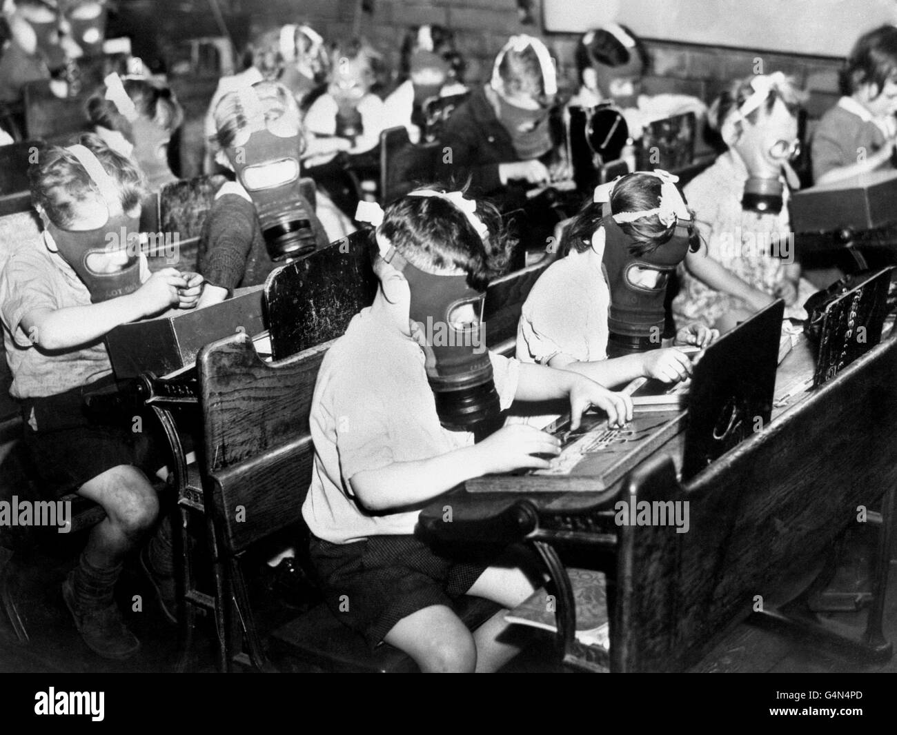 World War Two - British Empire - The Home Front - The Blitz - London ...