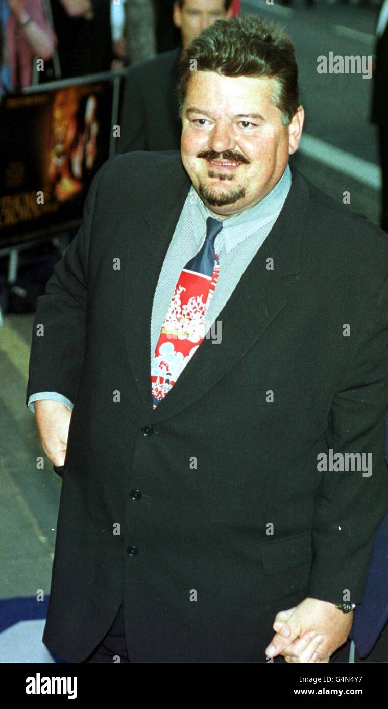 1 2 half length actor celebrity smiling robbie coltrane hi-res stock ...
