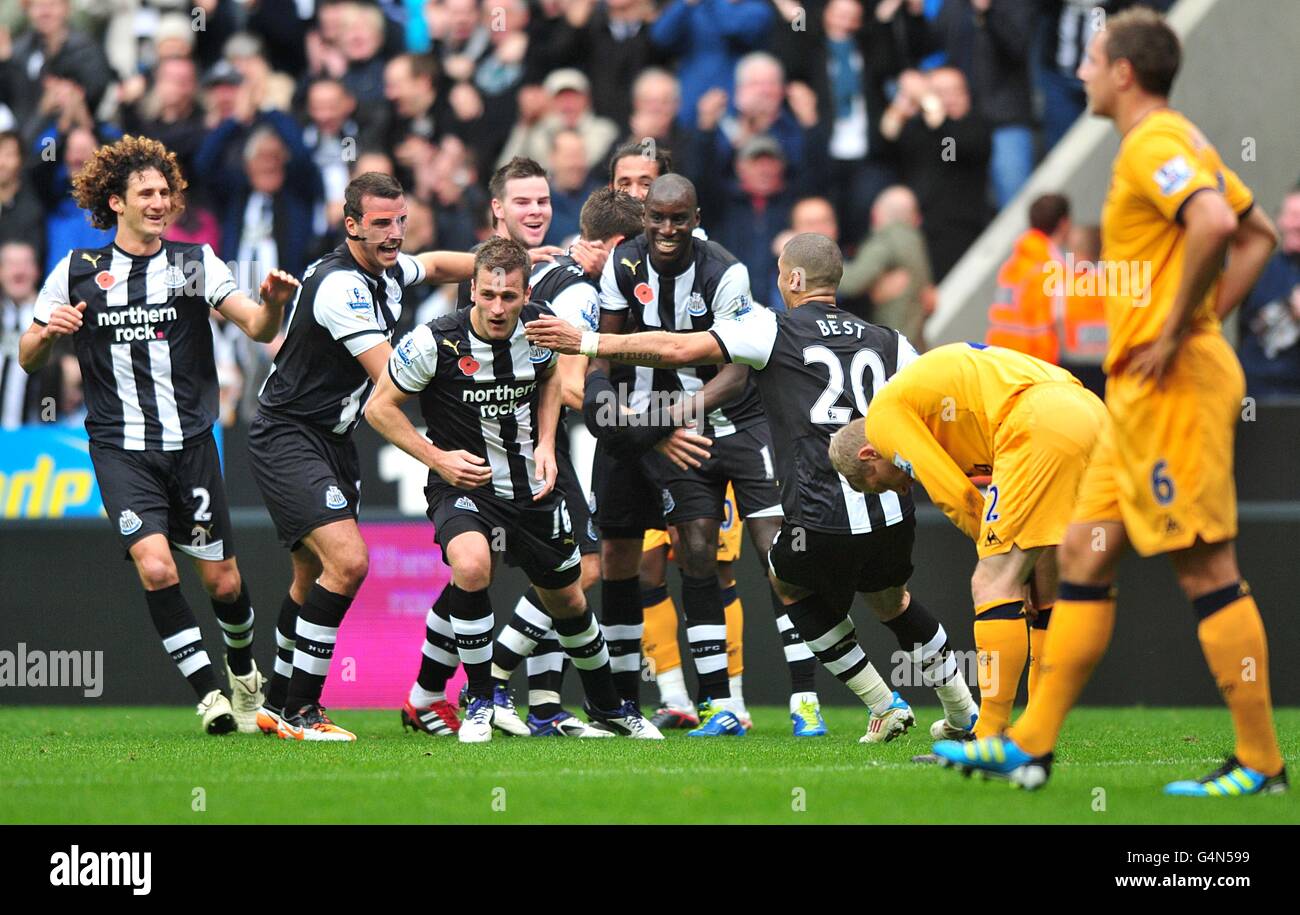 Newcastle United's Ryan Taylor (third left) celebrates with team-mates ...