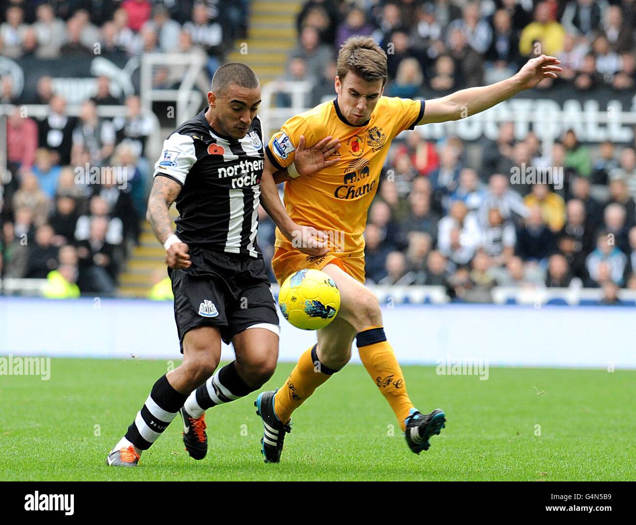 Newcastle United's Danny Simpson (left) and Everton's Seamus Coleman ...