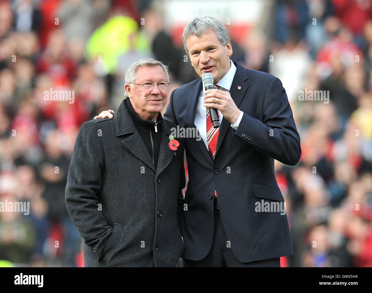 Manchester United manager Sir Alex Ferguson stands with Chief Executive ...